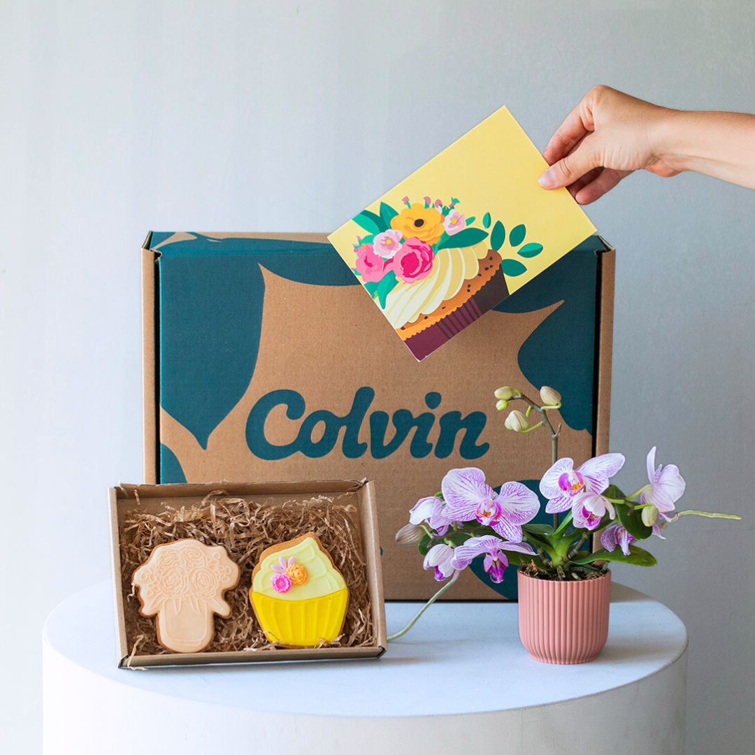 Pack Cumple: Galletas, Mini Orquídea con maceta y Tarjet | Colvin España