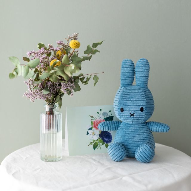 Pack Bebé: Peluche Miffy com Mini Bouquet e Dedicatória | Colvin Portugal